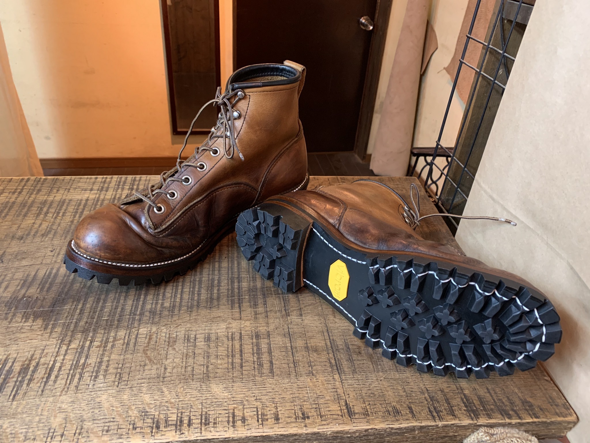 Redwing 2904 ラインマンブーツ レザーミッドソール vibram#100 Redwing 2904 ラインマンブーツ レザーミッドソール vibram#100