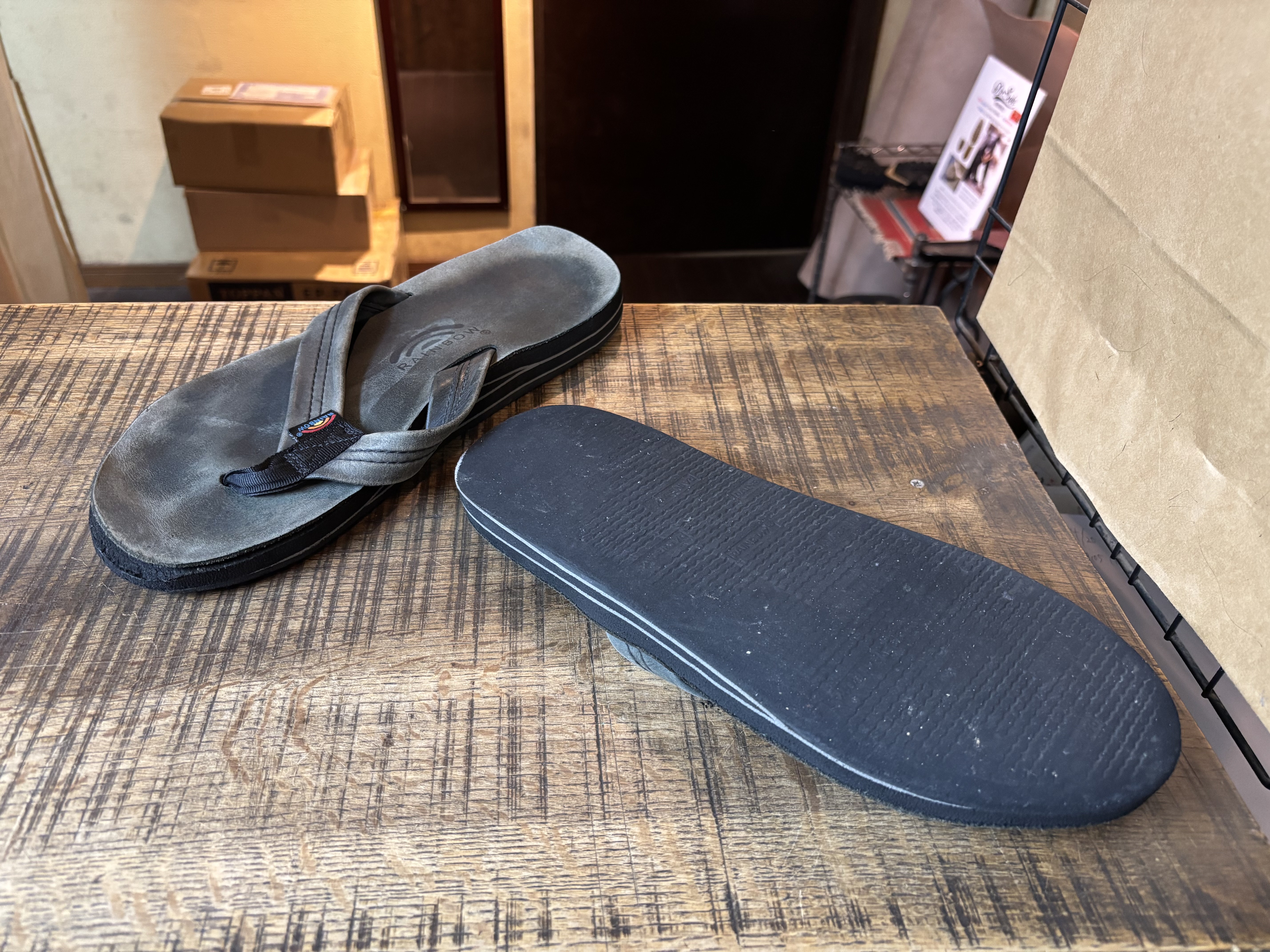 レインボーサンダル / サンダルマン vibram#8327ソール交換: ソールリペア＆カスタム RED CLOUD