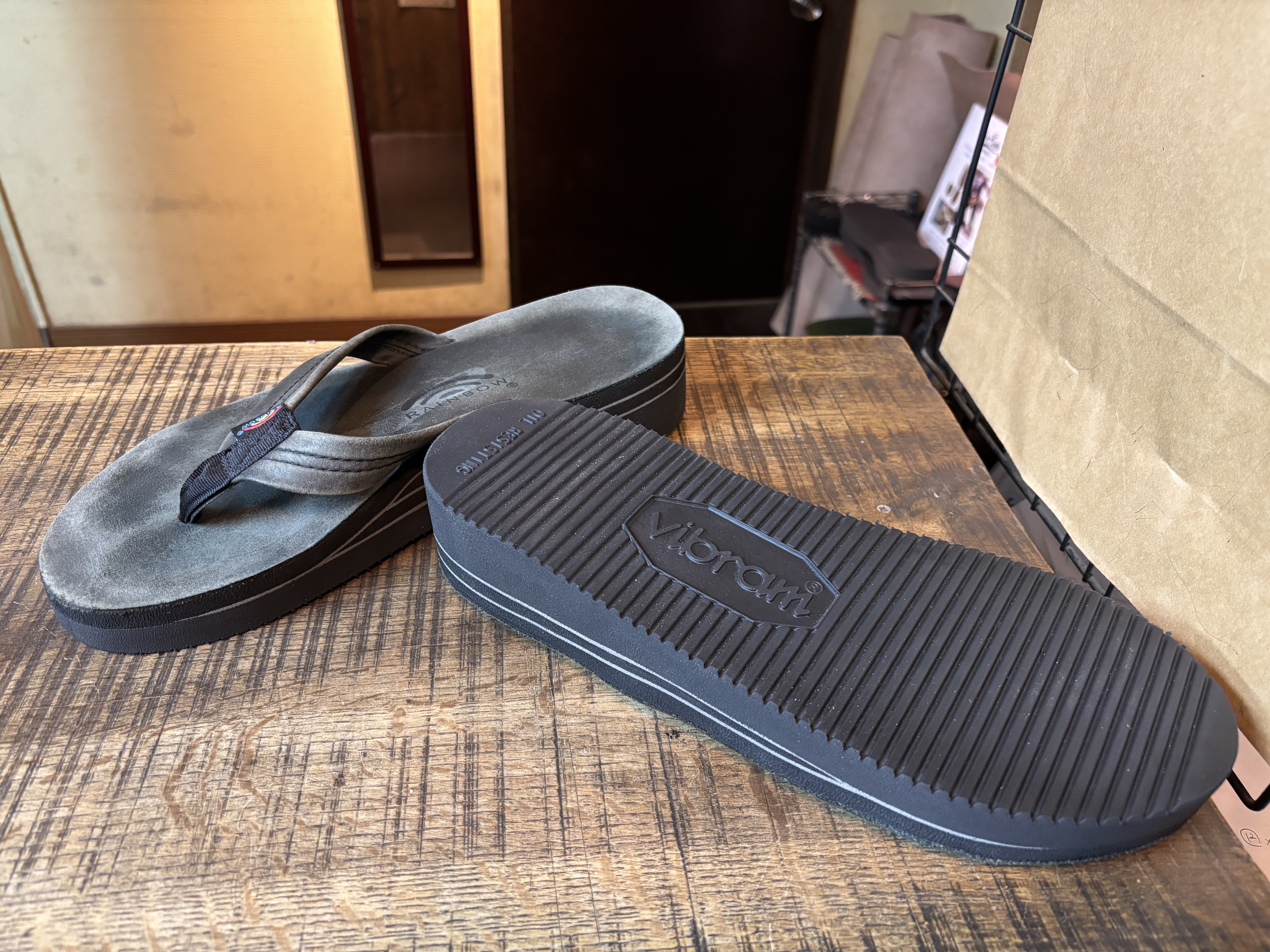 レインボーサンダル / サンダルマン vibram#8327ソール交換: ソールリペア＆カスタム RED CLOUD