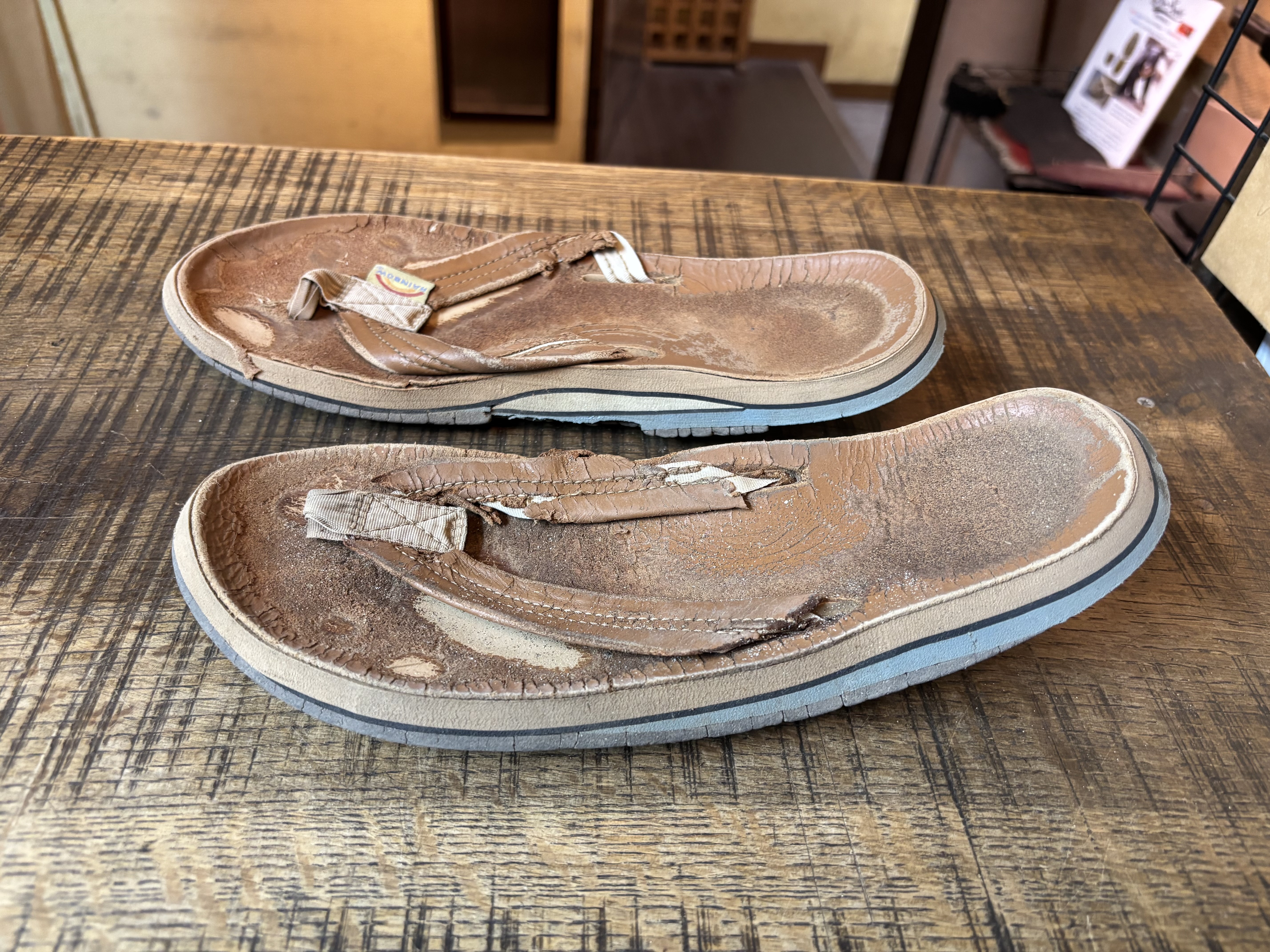 レインボーサンダル / サンダルマン vibram#8327ソール交換: ソールリペア＆カスタム RED CLOUD