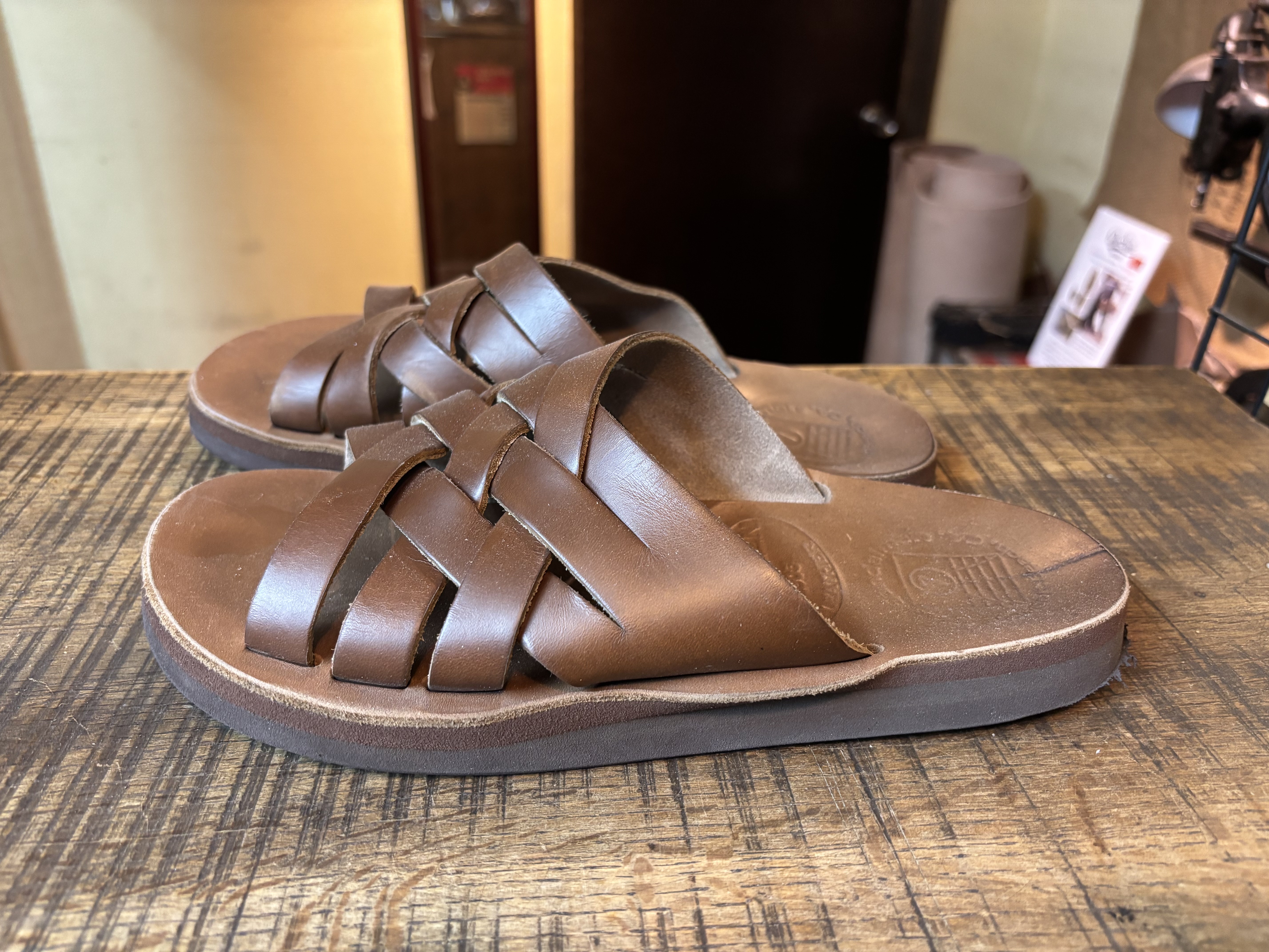 レインボーサンダル / サンダルマン vibram#8327ソール交換: ソールリペア＆カスタム RED CLOUD