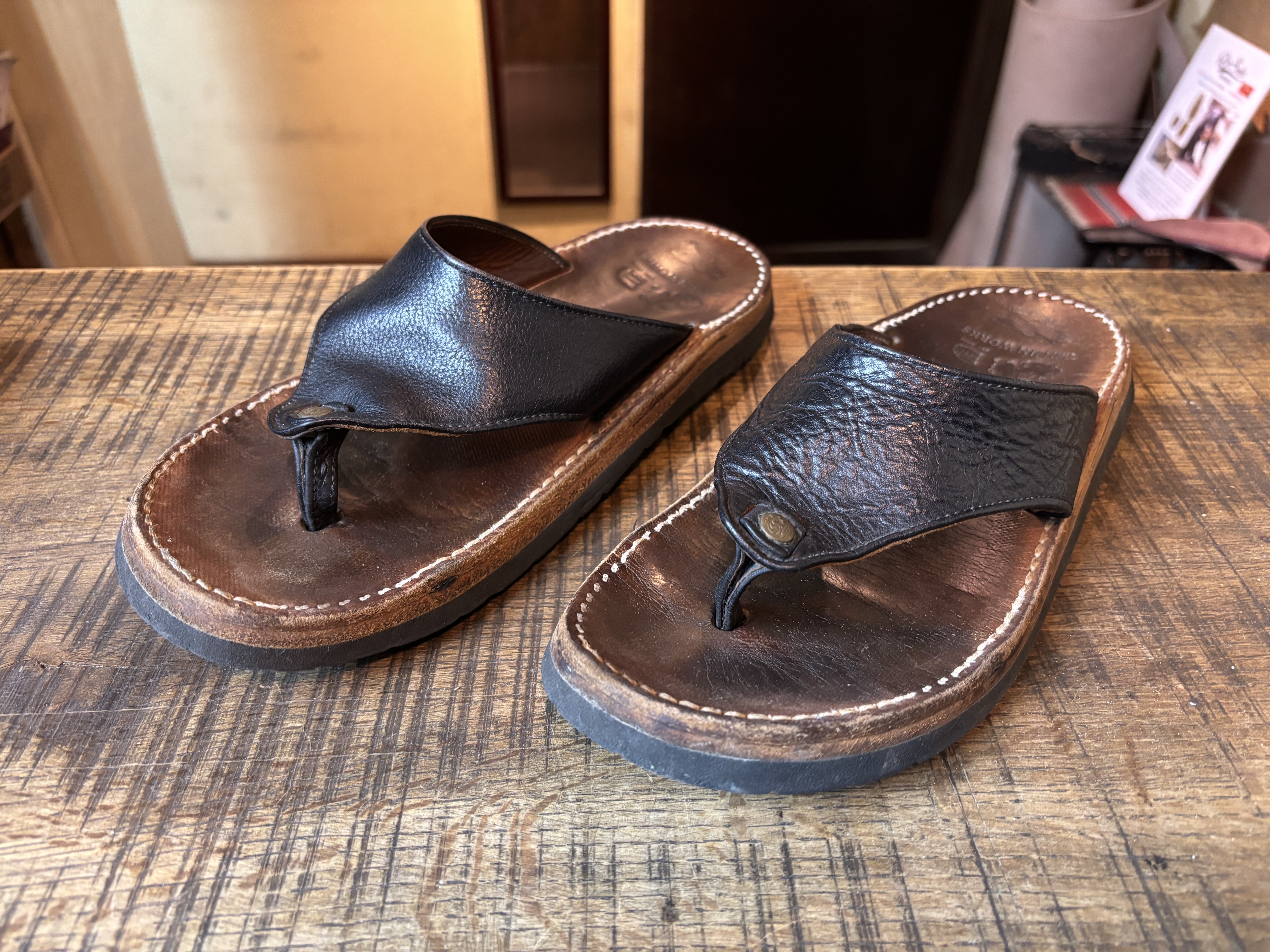 TOKYO SANDAL × 天神ワークス トングサンダル vibram#8327ソール交換: ソールリペア＆カスタム RED CLOUD