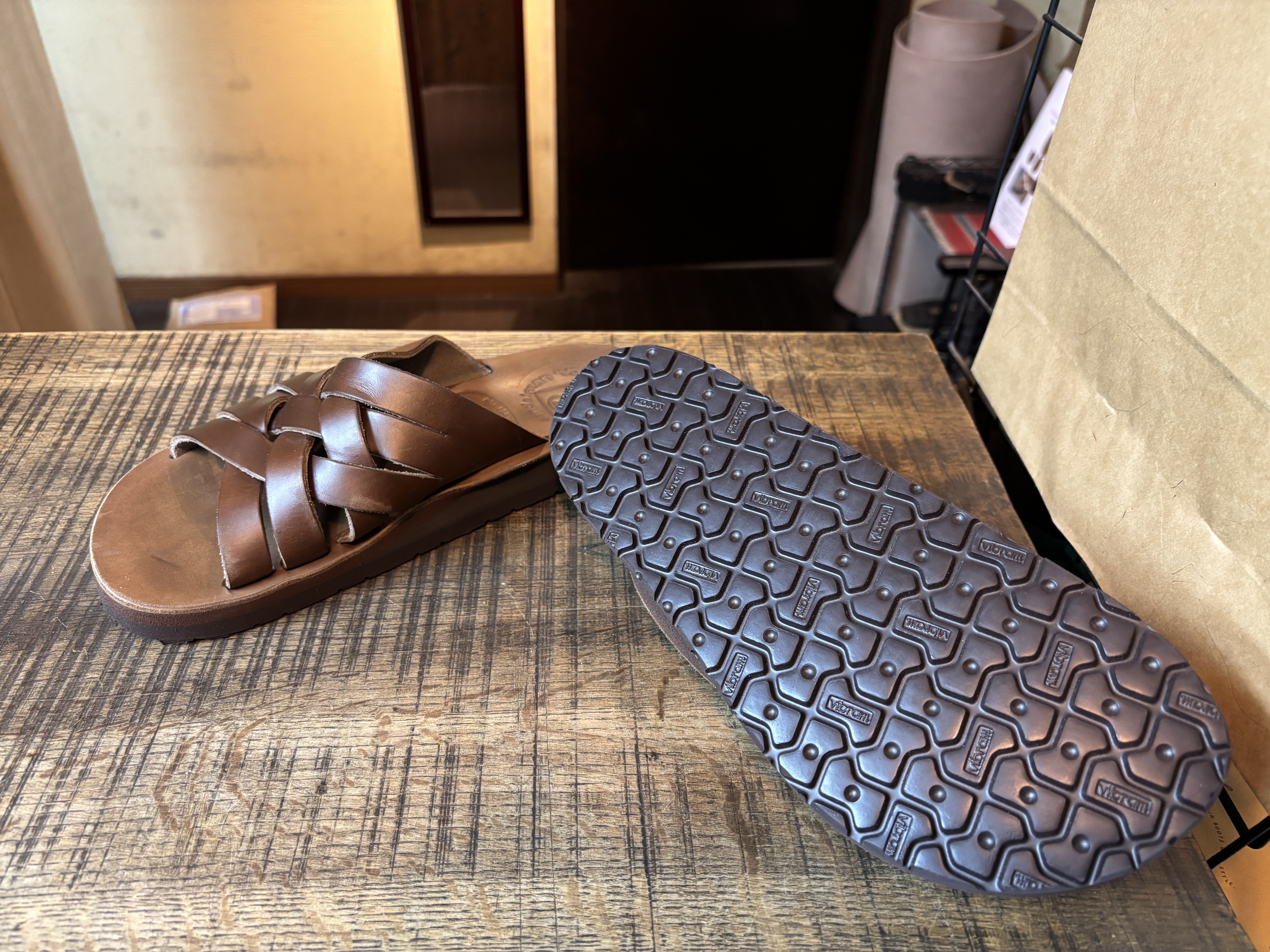 レインボーサンダル / サンダルマン vibram#8327ソール交換: ソールリペア＆カスタム RED CLOUD