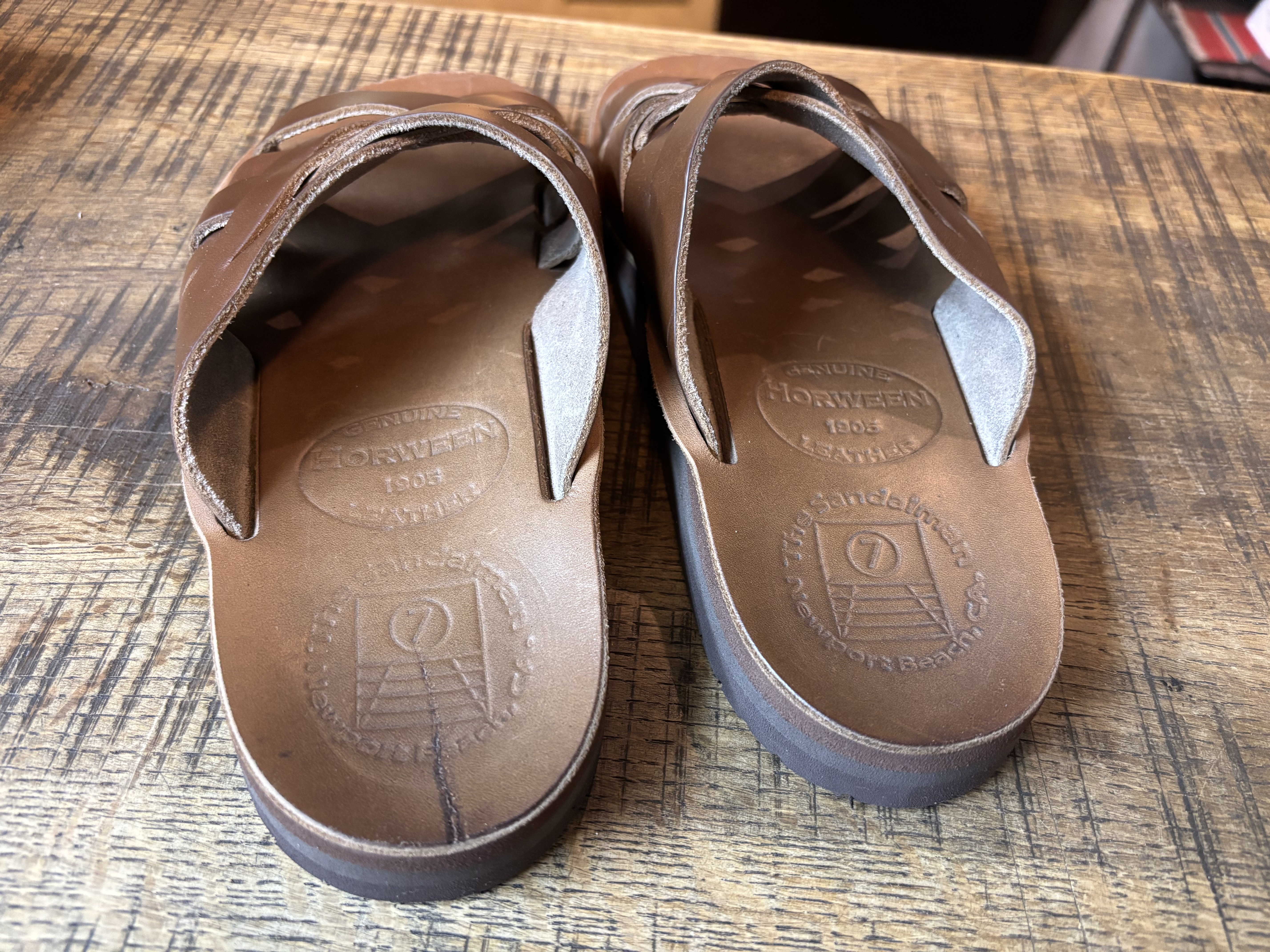 レインボーサンダル / サンダルマン vibram#8327ソール交換: ソールリペア＆カスタム RED CLOUD